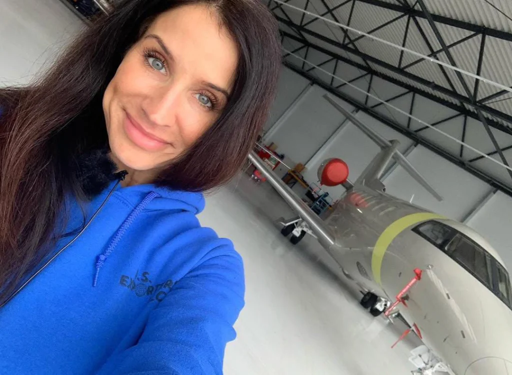 Julie Neal Brust: Die Karriere und das Leben der Steel Buddies Star ...