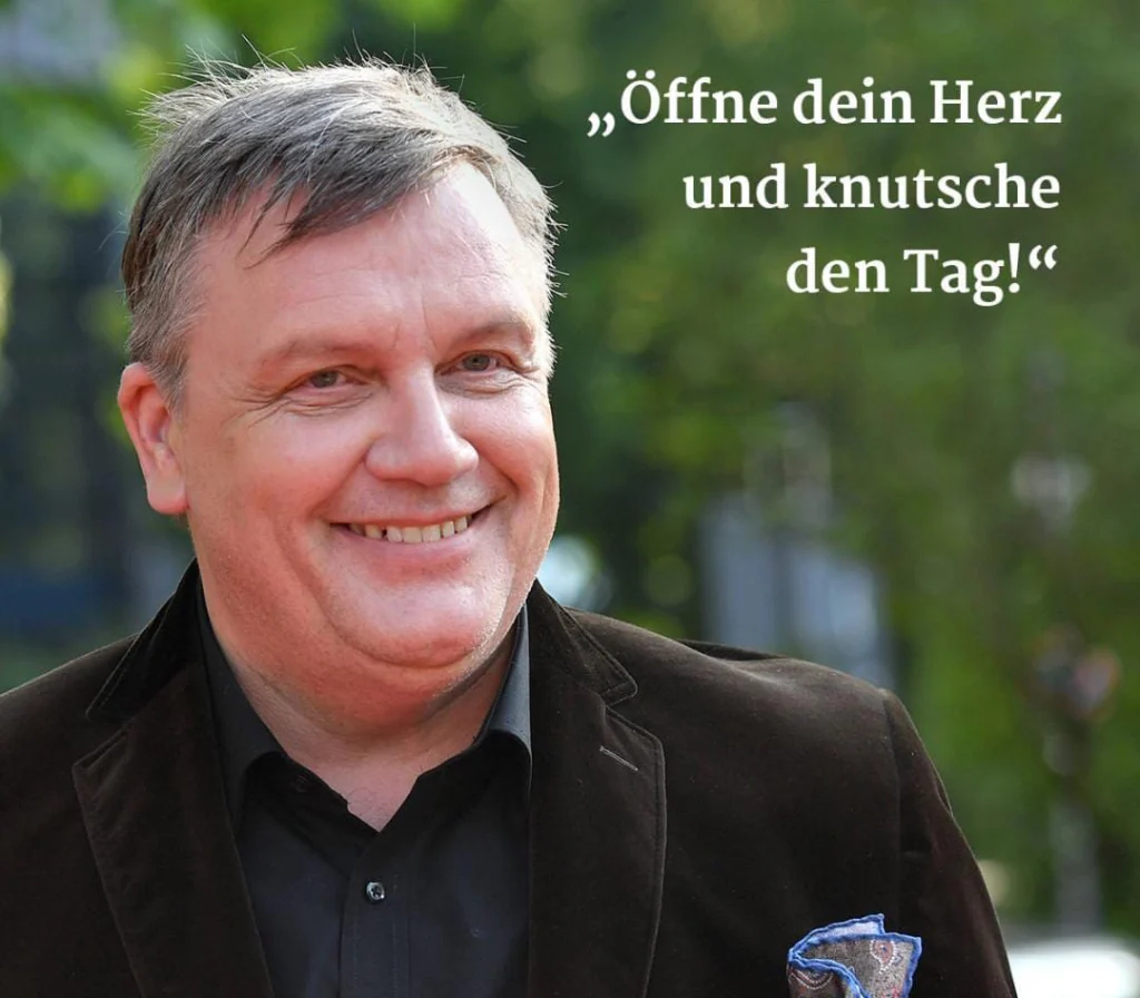 Hape Kerkeling Vermögen: Wie reich ist der deutsche Kultkomiker? - umpromiwelt